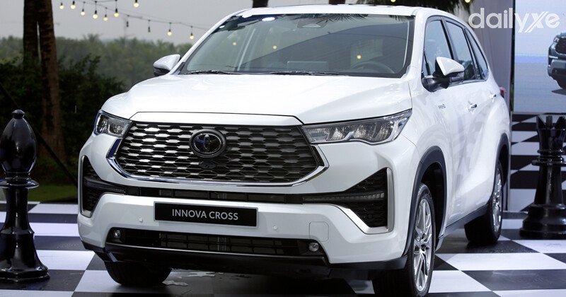 Toyota Innova Cross HEV 2025: Giá lăn bánh + Ưu đãi (Tháng 11)