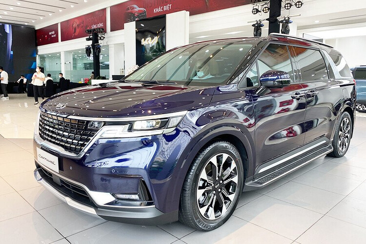 KIA Carnival Royal: Giá Bán, Khuyến Mãi, Trả Góp (12/2022)