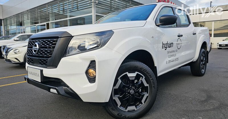Nissan Navara VL 4WD 2026: Giá lăn bánh + Ưu đãi (Tháng 1)