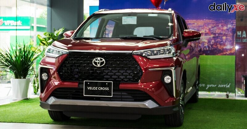 Toyota Veloz Cross CVT Top 2024: Giá lăn bánh + Ưu đãi (Tháng 11)